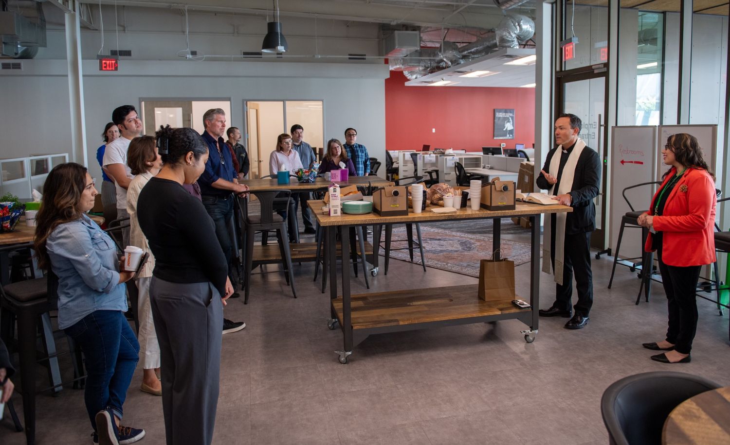 Fr. Muir blesses new Arizona Republic offices - The Catholic Sun