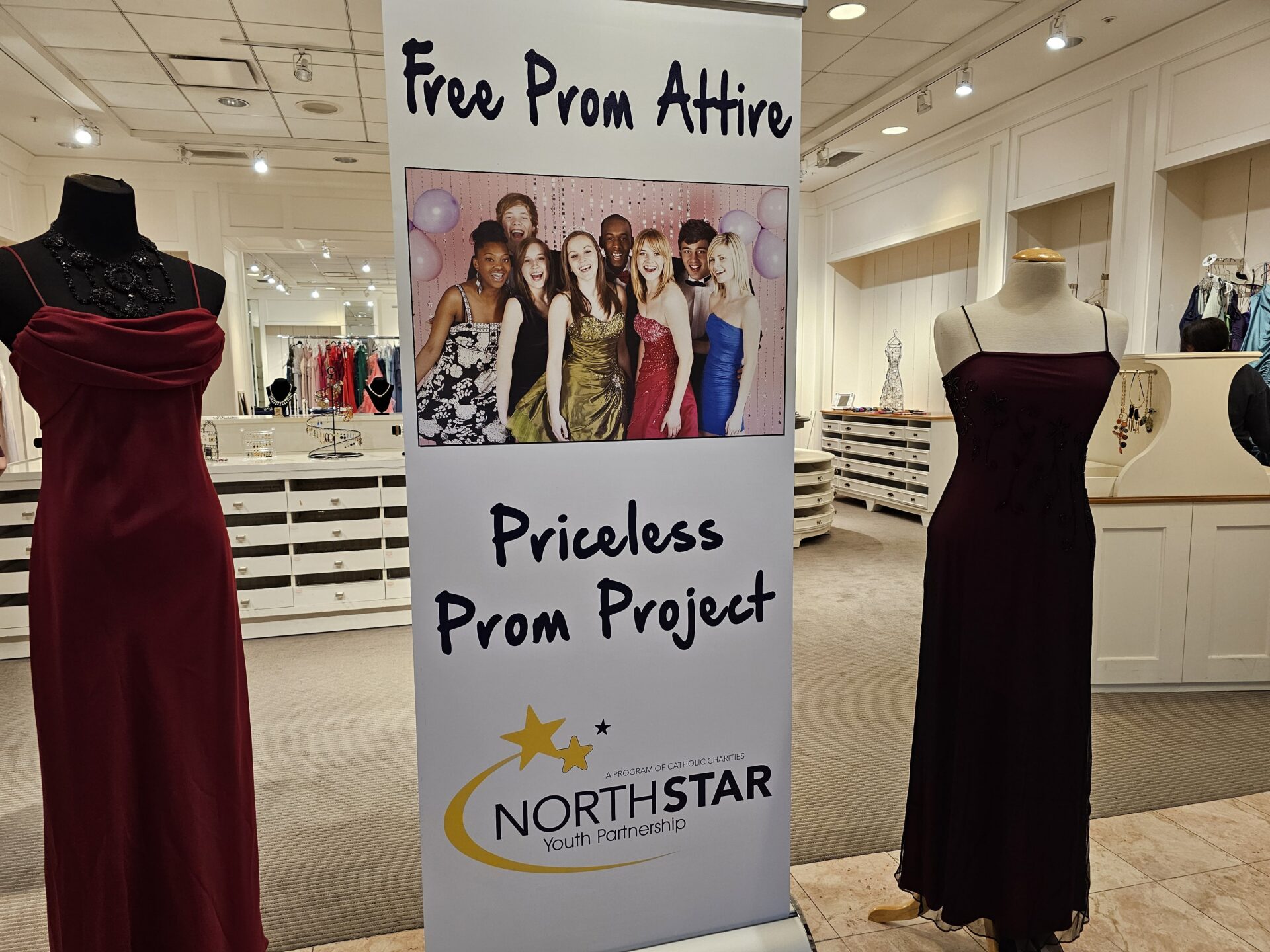 Pop-up boutique provides free prom attire for Prescott teens - The ...